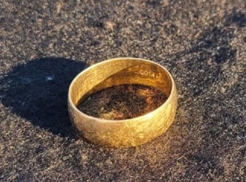 Lost Gold Ring Underwater Found on Belle Isle Park Beach Detroit Michigan