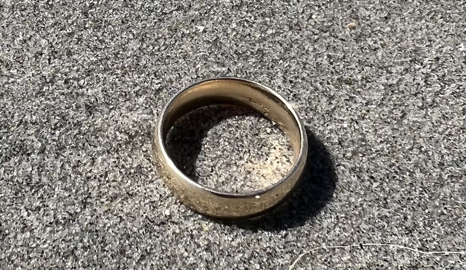 Found & Returned a lost gold wedding ring at mission bay with my metal detector.