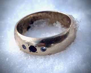 Found wedding ring lost in snow! – Glendale, Wisconsin.